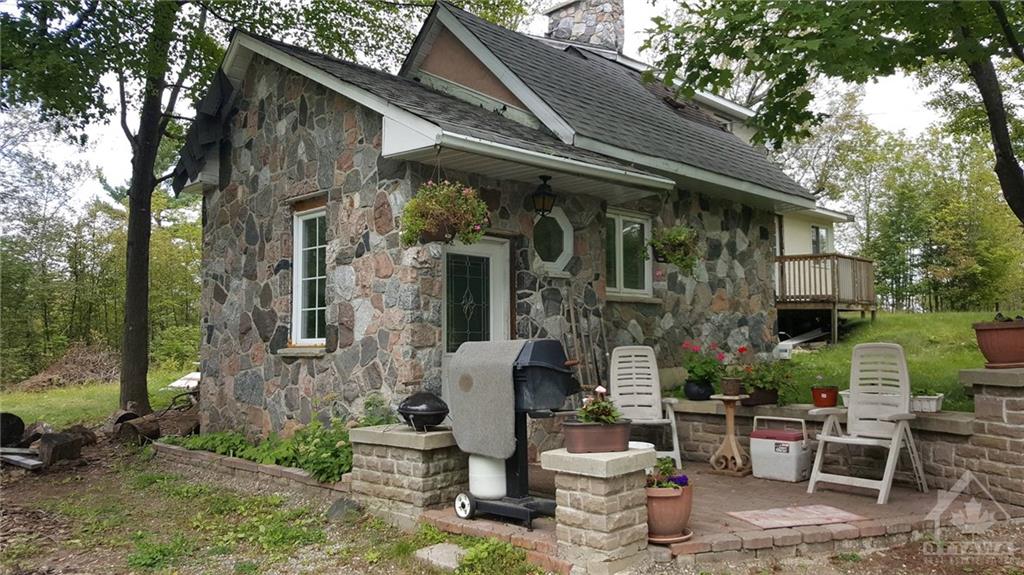 555 SUGARBUSH Way, Watsons Corners, Ontario K0G1K0 Sold History ...