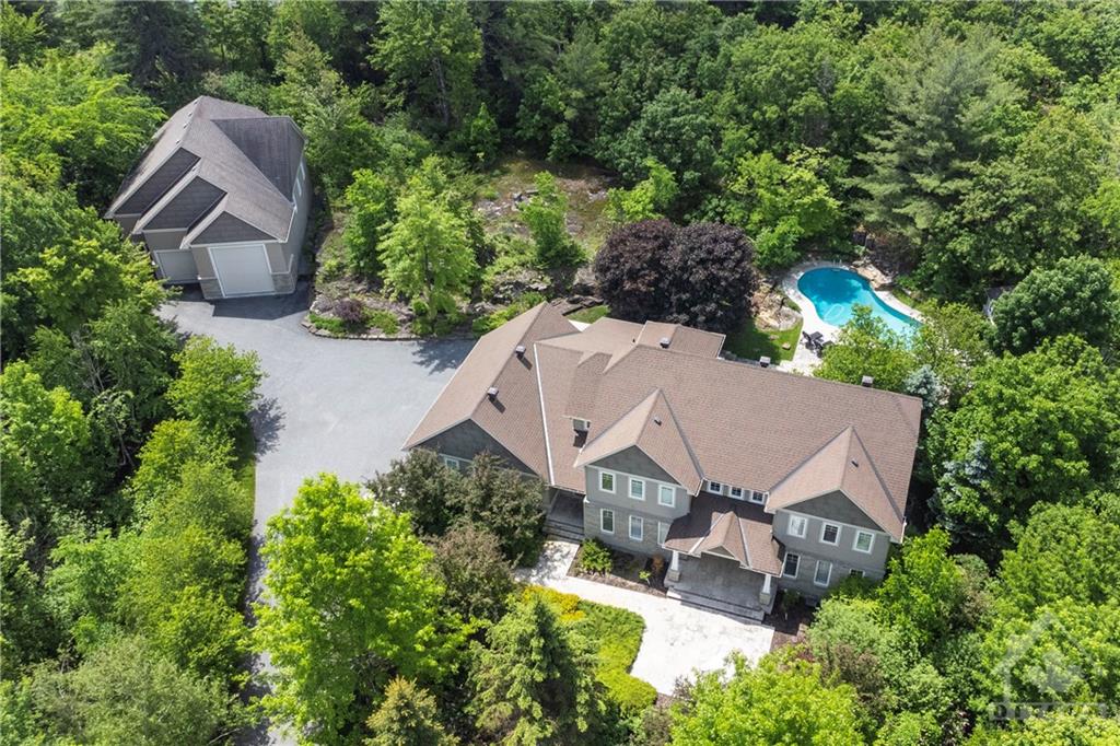 284 RIDGESIDE FARM Drive, Kanata, Ontario K2W1H2 Sold History | HouseSigma