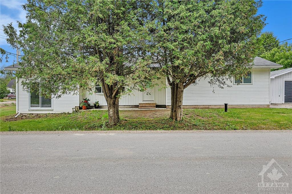 14 FISHER Street, Mcnab/Braeside Twp, Ontario K0A3L0 For Sale | HouseSigma