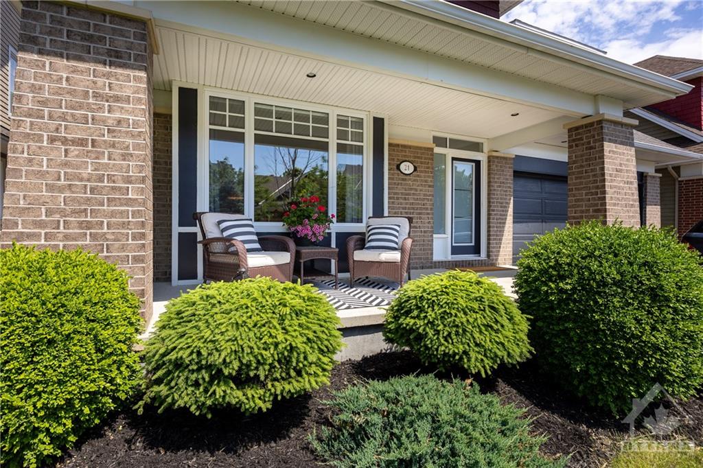 21 OAKBRIAR Crescent, Nepean, Ontario K2J5E9 Sold History | HouseSigma
